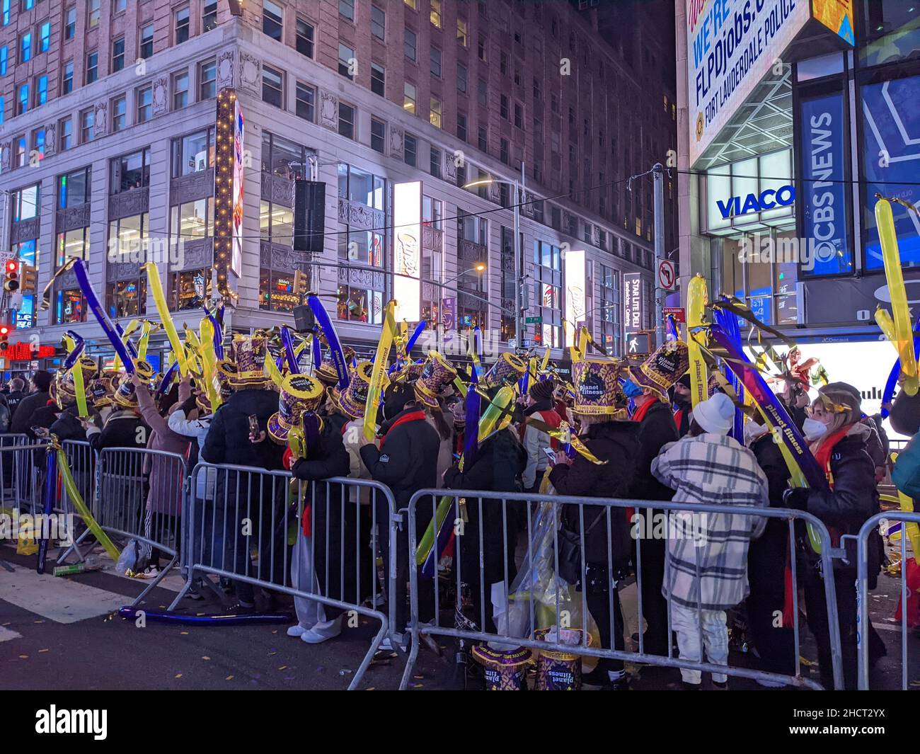 New York, USA. 31st Dec, 2021. Thousands of revelers gather in New York ...