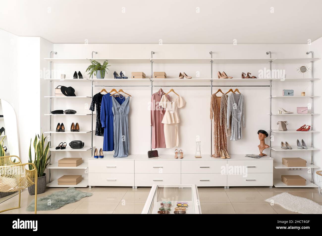 Designer clothes shop interior paris hi-res stock photography and ...