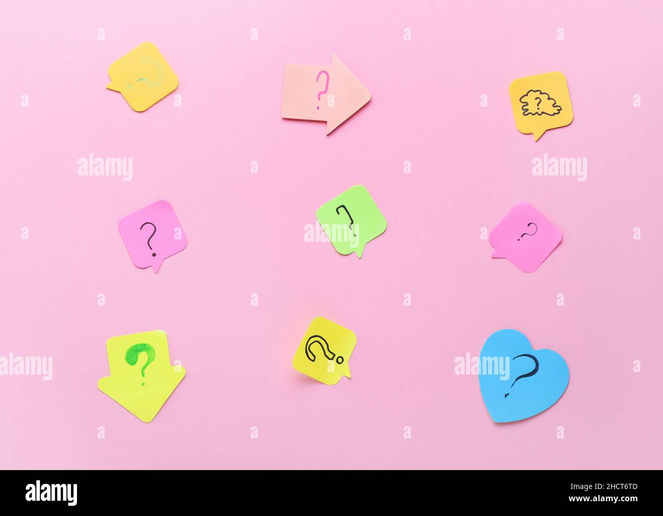 Sticky notes with question marks on pink background Stock Photo - Alamy