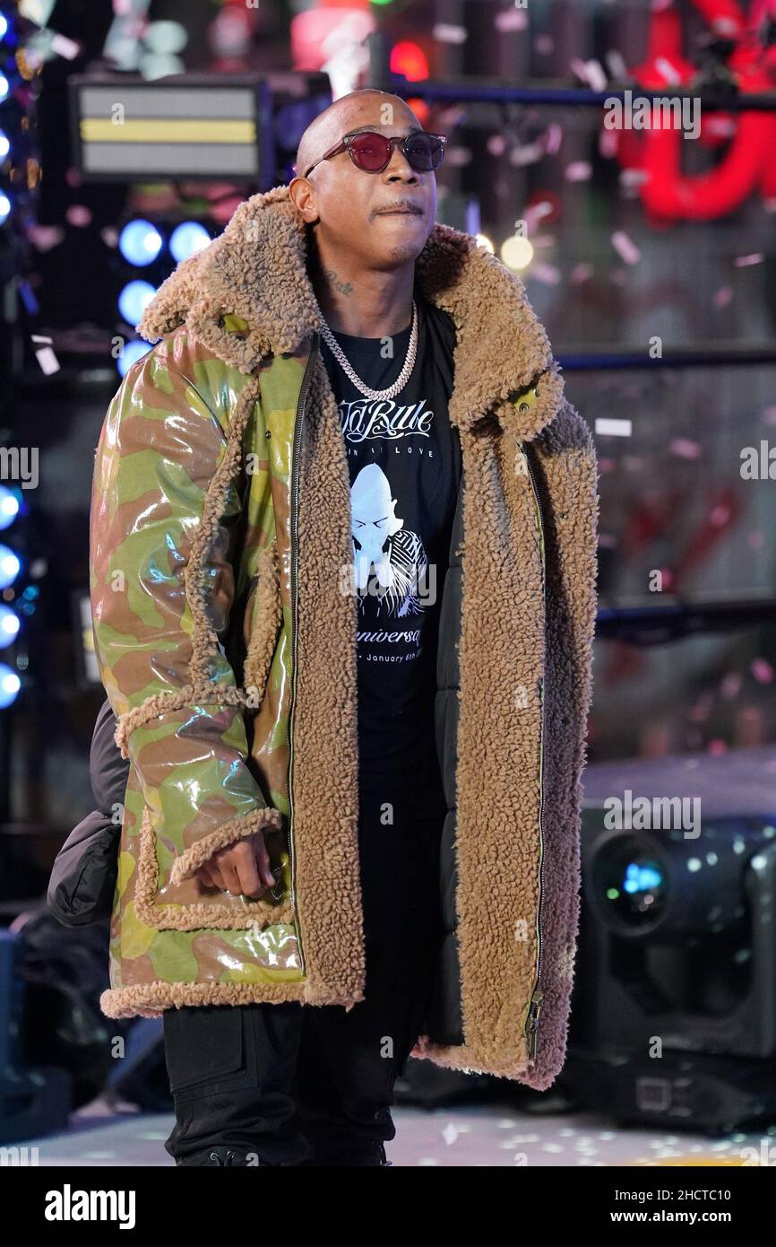 New York, NY, USA. 31st Dec, 2021. Ja Rule on stage for Times Square ...