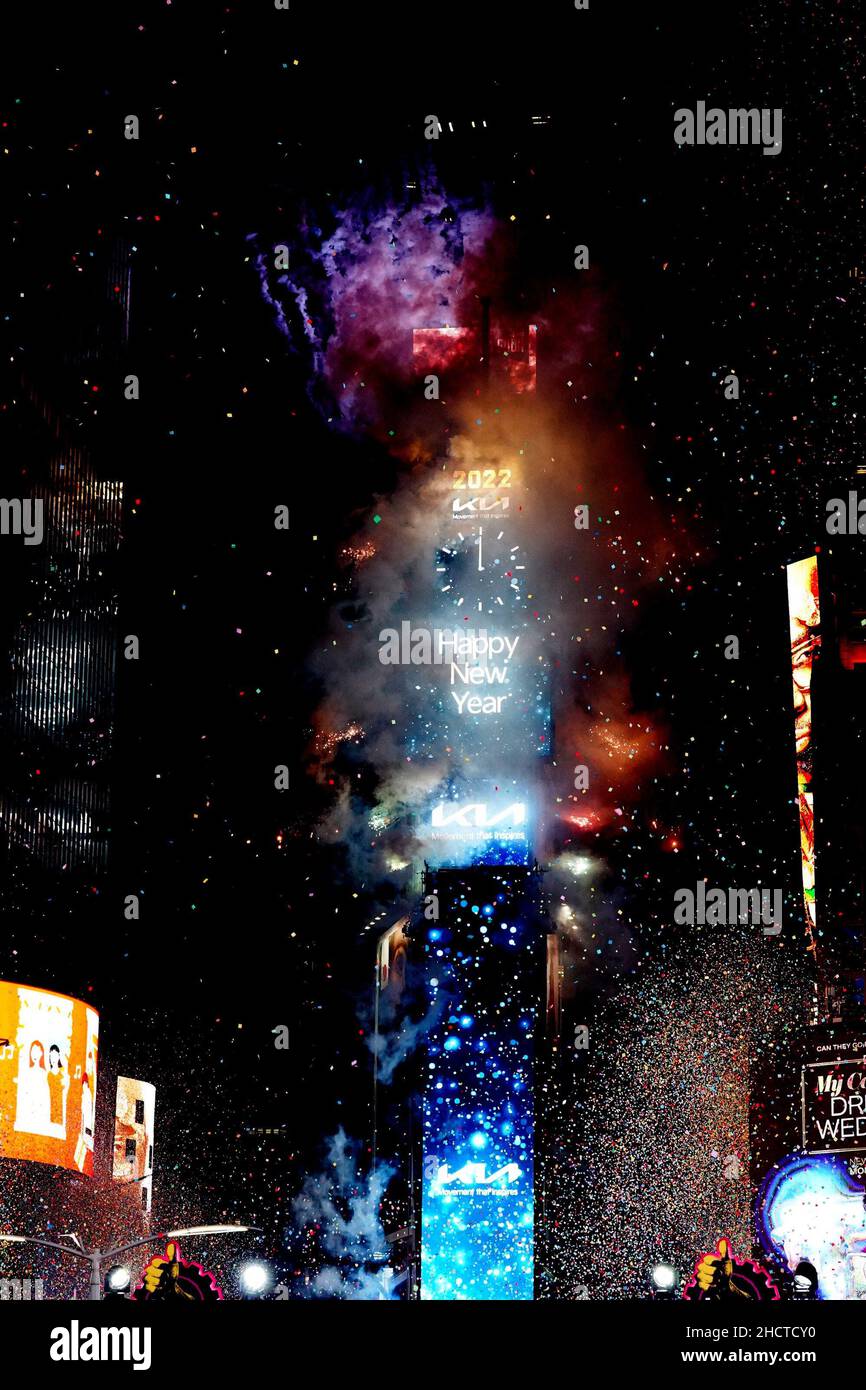 New york fireworks times square hi-res stock photography and images - Alamy