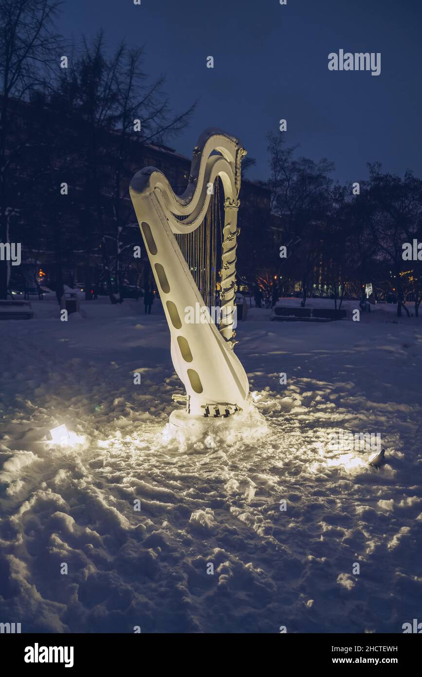 Harp sculpture hi-res stock photography and images - Alamy