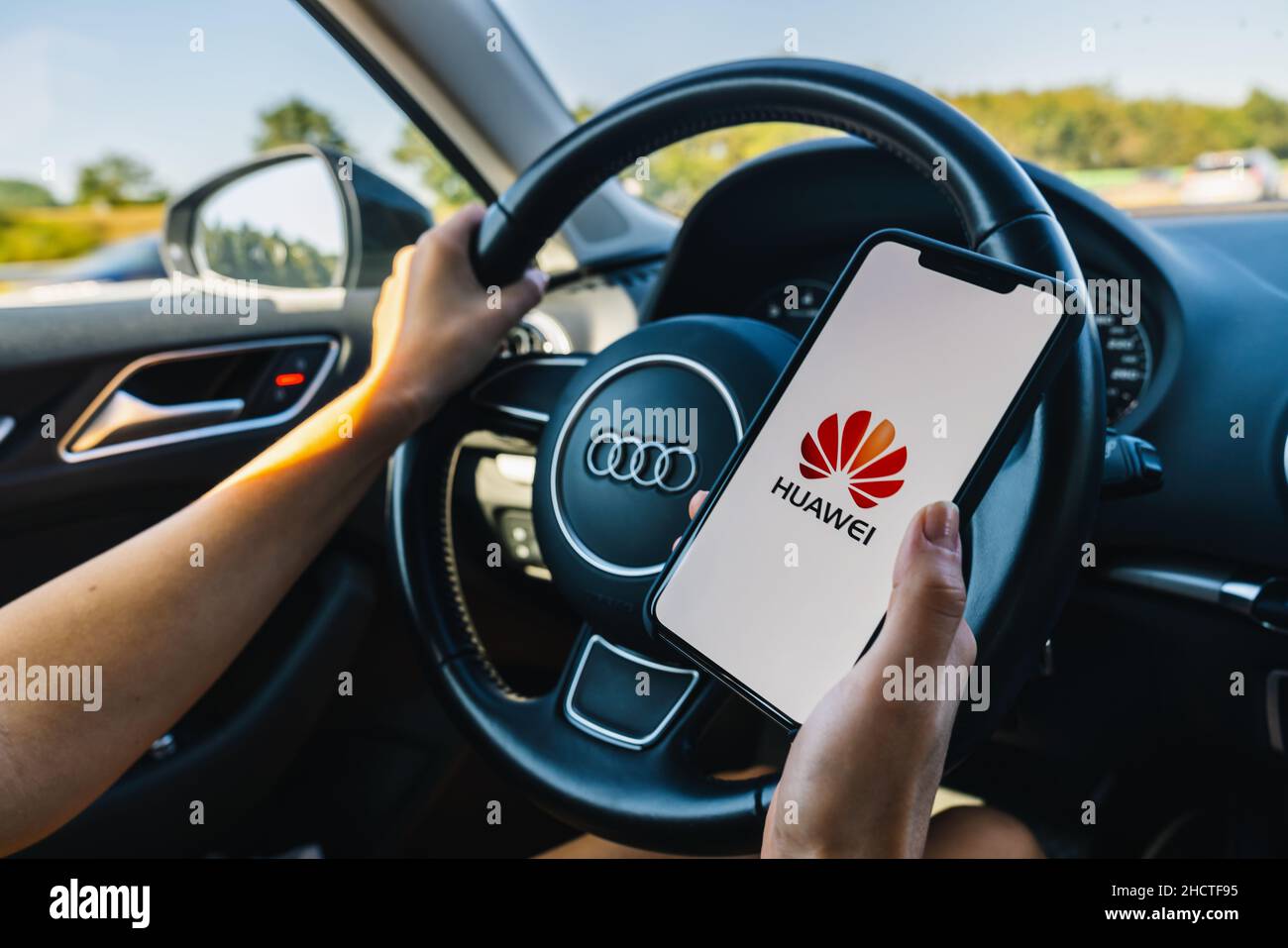 Huawei Apple High Resolution Stock Photography and Images - Alamy