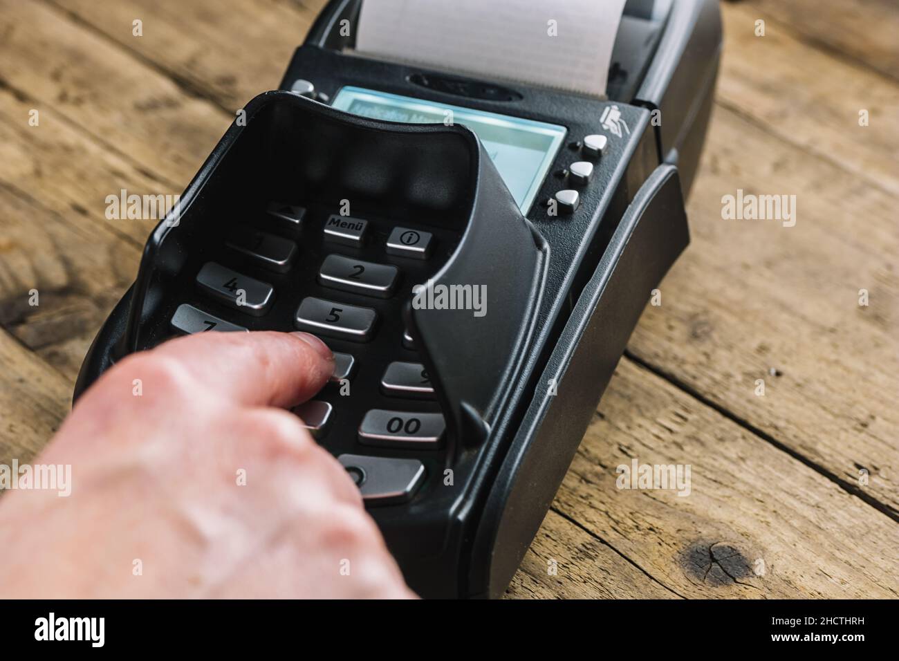 Checkout supermarket security hi-res stock photography and images - Alamy