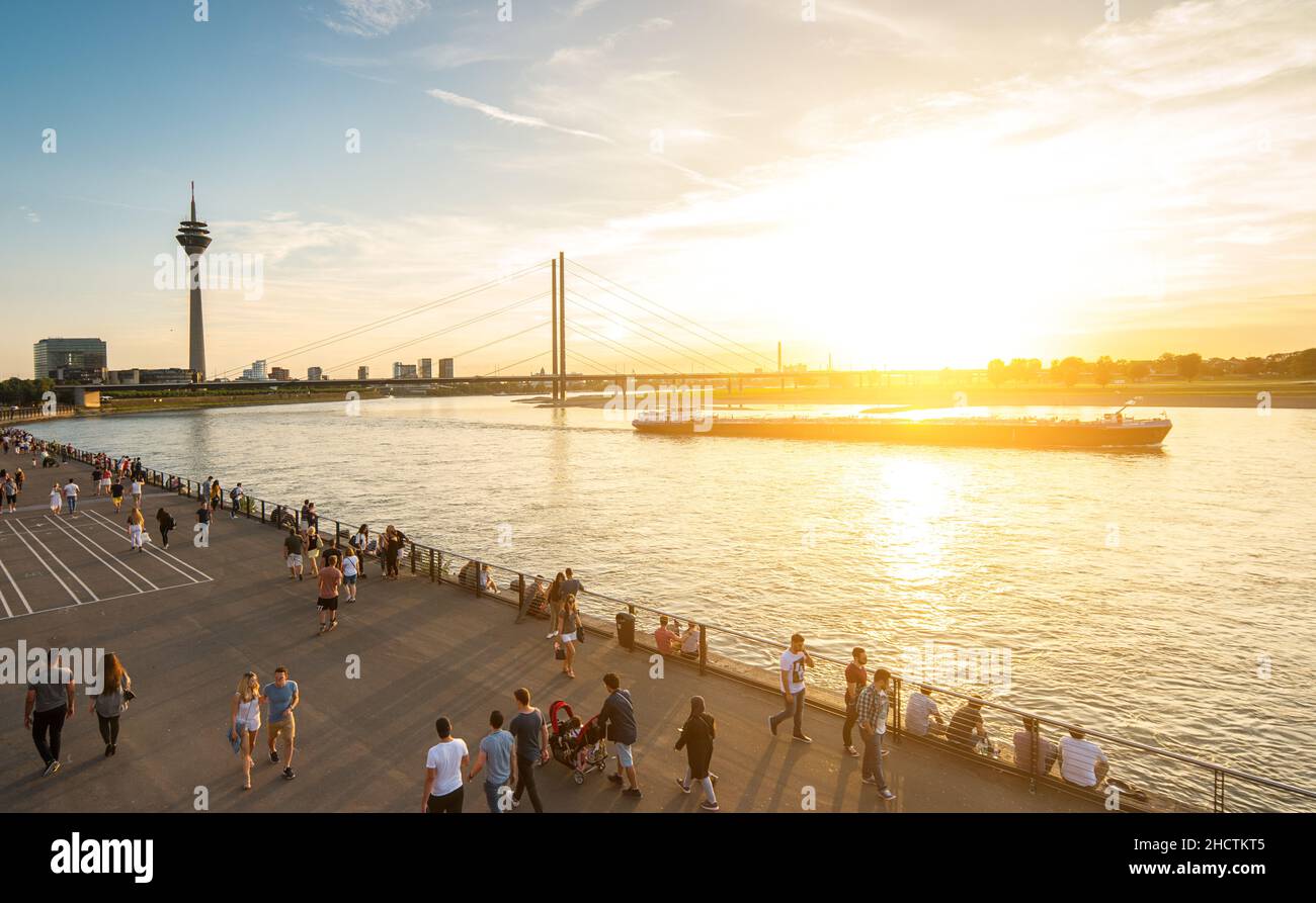 Düsseldorf rhine promenade hi-res stock photography and images - Alamy