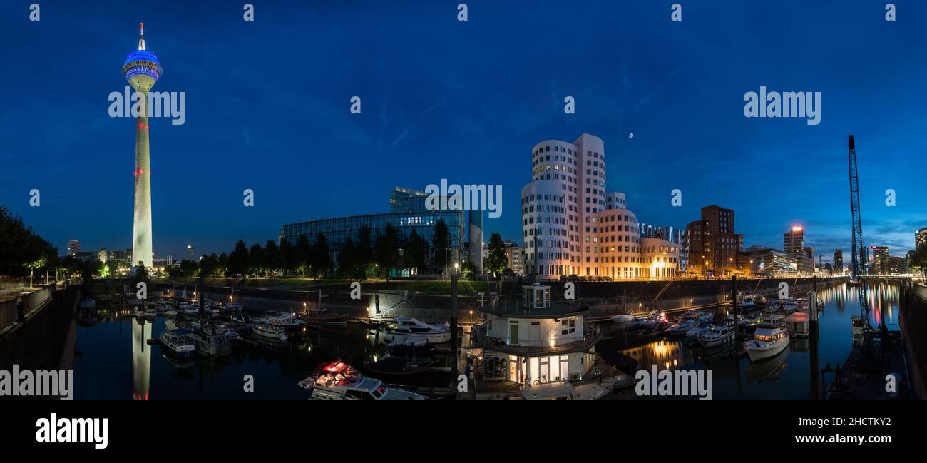 Panoramic view sightseeing boat hi-res stock photography and images - Alamy