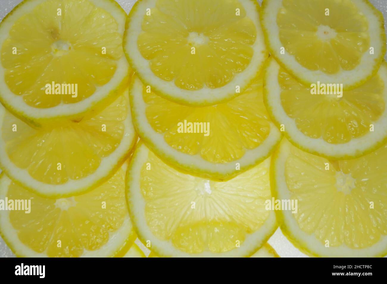 Lemon slices lined up close-up. Acid citrus fruit arranged for backgrounds Stock Photo - Alamy