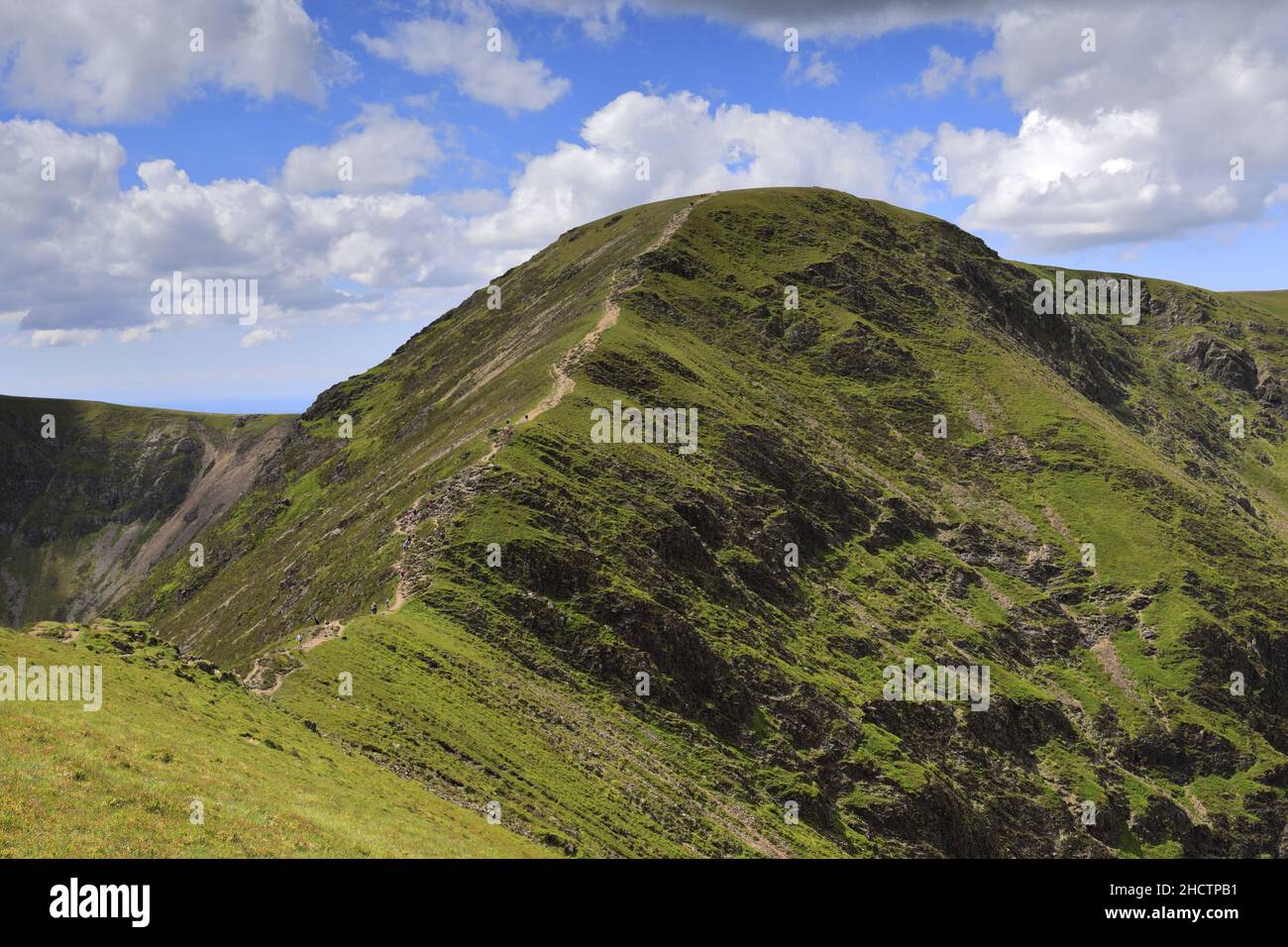 The summit cairn of Eel Crag fell above the Coledale Hause valley, Lake ...
