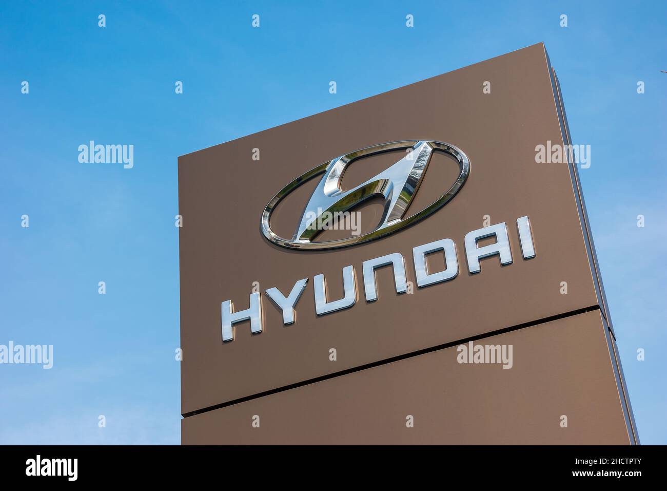 Hyundai logotype hi-res stock photography and images - Alamy