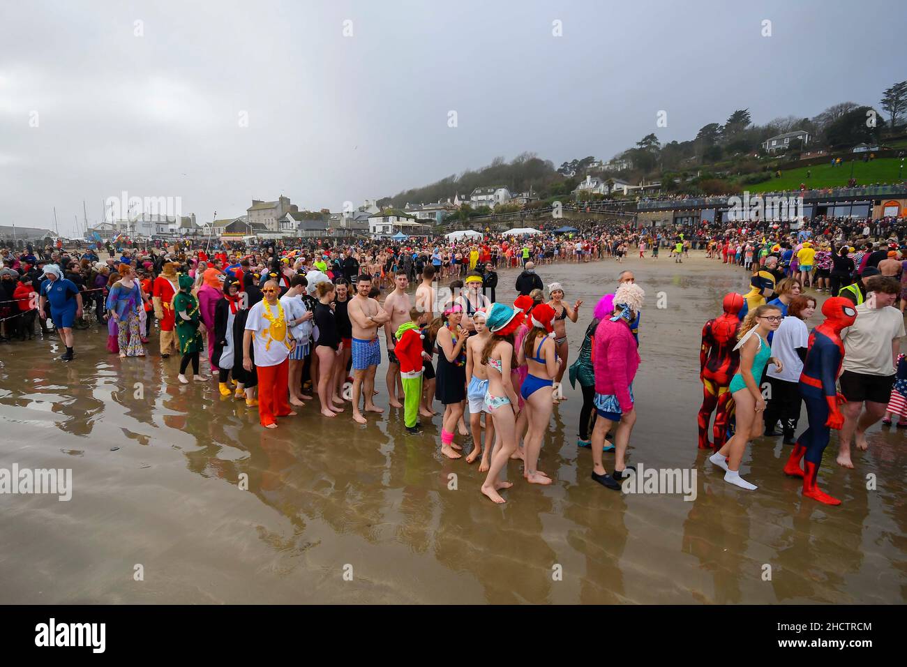 Lyme Regis, Dorset, UK. 1st January 2022. UK Weather. Hundreds of New ...