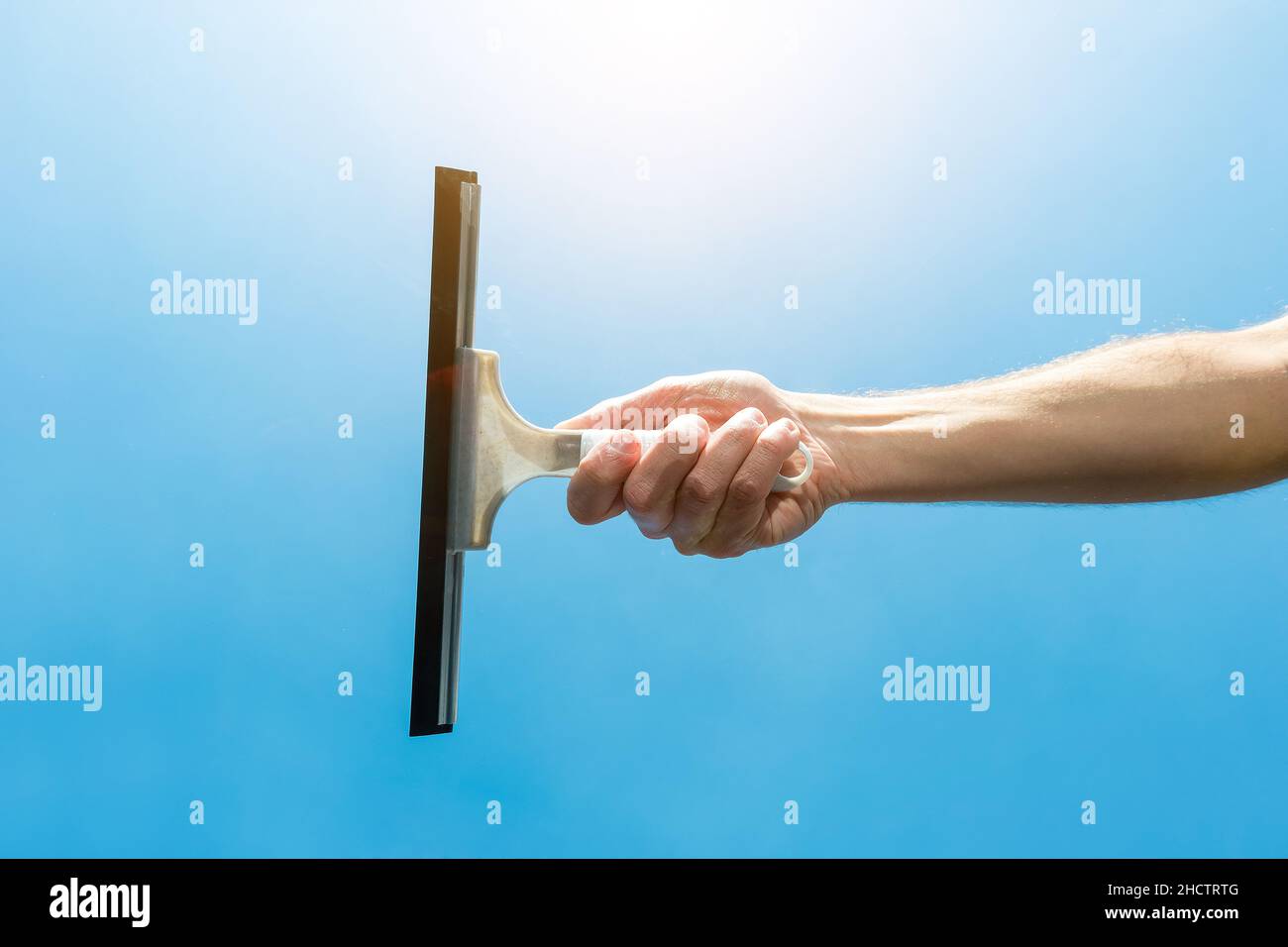 man cleaning window with squeegee Stock Photo - Alamy