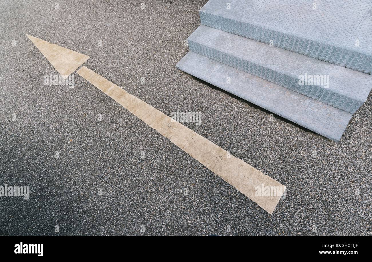 Arrow on stairs hi-res stock photography and images - Alamy