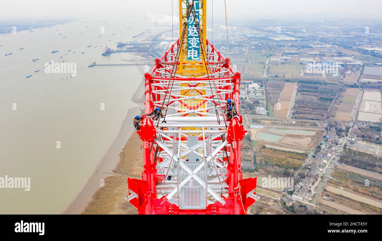 WUXI, CHINA - JANUARY 1, 2022 - Construction workers assemble the world's tallest power ...