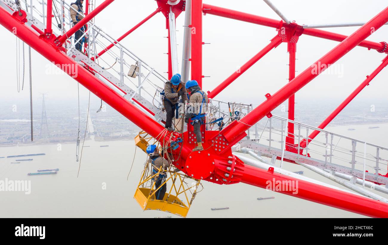 WUXI, CHINA - JANUARY 1, 2022 - Construction workers assemble the world's tallest power ...