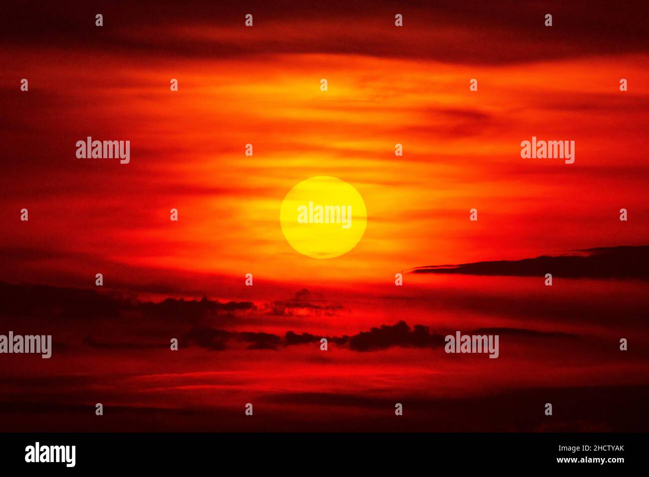 Sun scorching heat hi-res stock photography and images - Alamy
