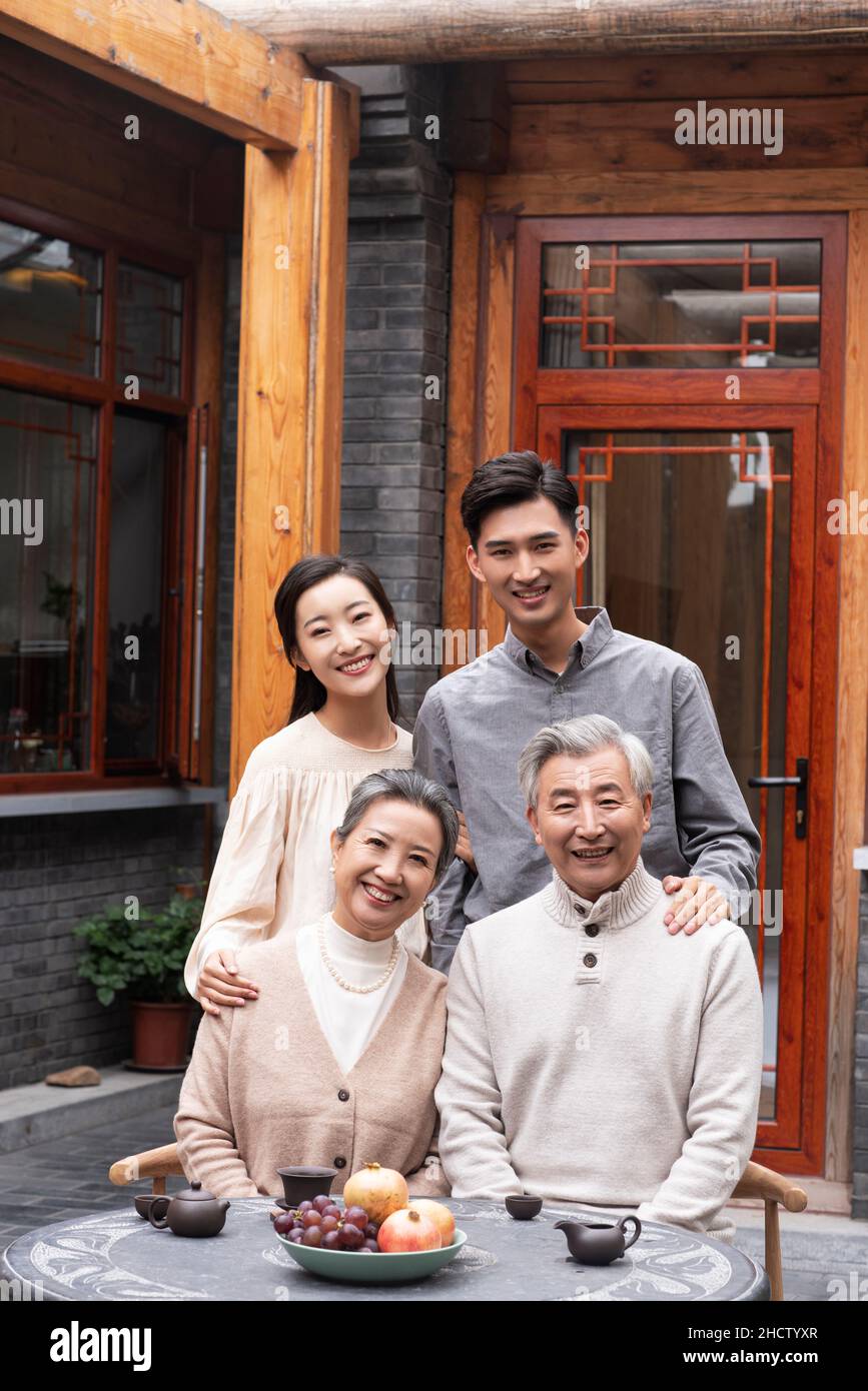 Traditional chinese family portraits hi-res stock photography and ...