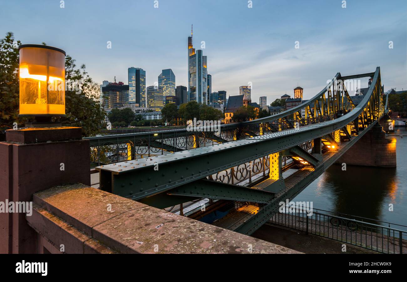 Frankfurt night iron bridge hi-res stock photography and images - Alamy