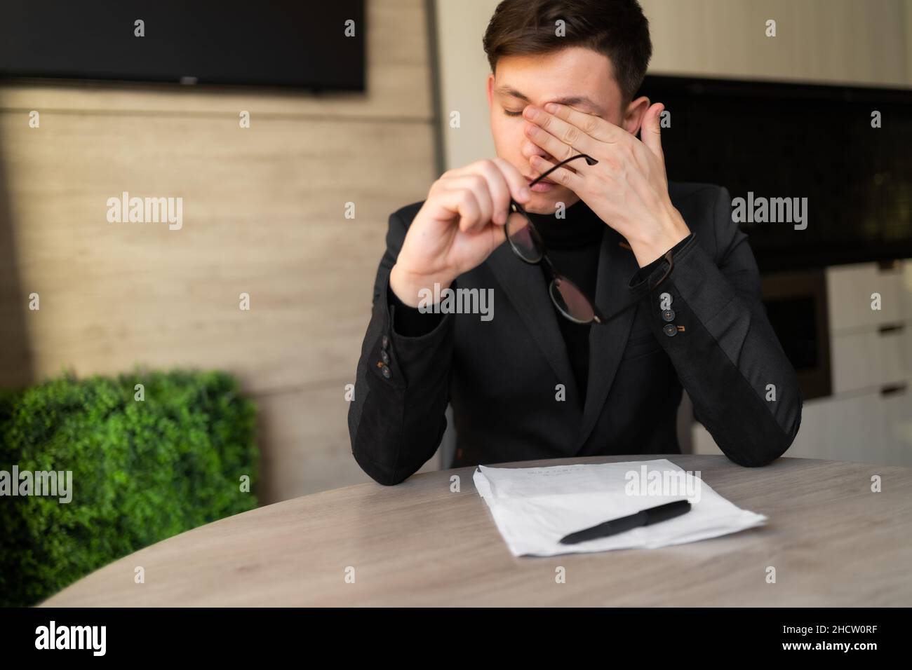 Eyestrain astigmatism hi-res stock photography and images - Alamy