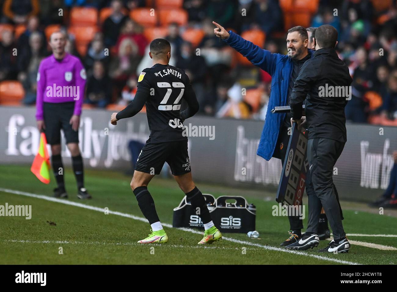 Tyler Smith #22 of Hull City replaces Callum Elder #3 Stock Photo - Alamy