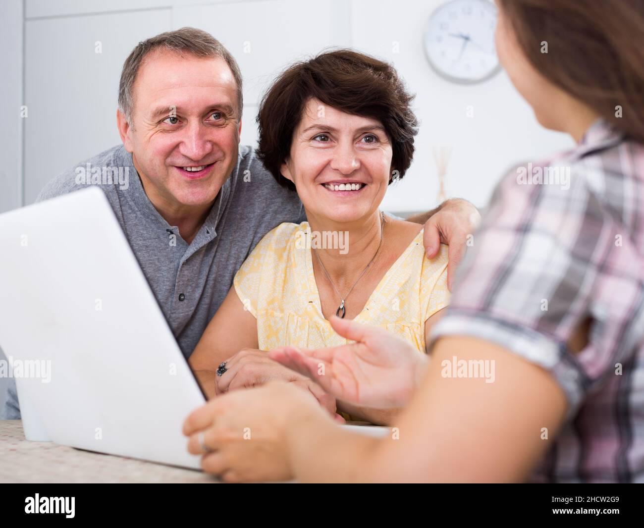 Carefree elderly couple reading hi-res stock photography and images - Alamy