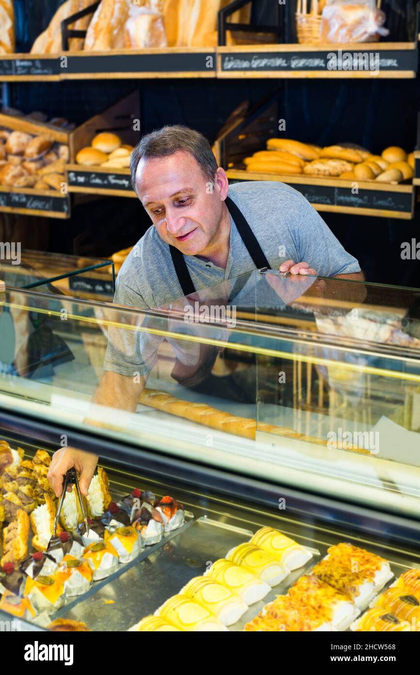 Supermarket staff room hi-res stock photography and images - Alamy