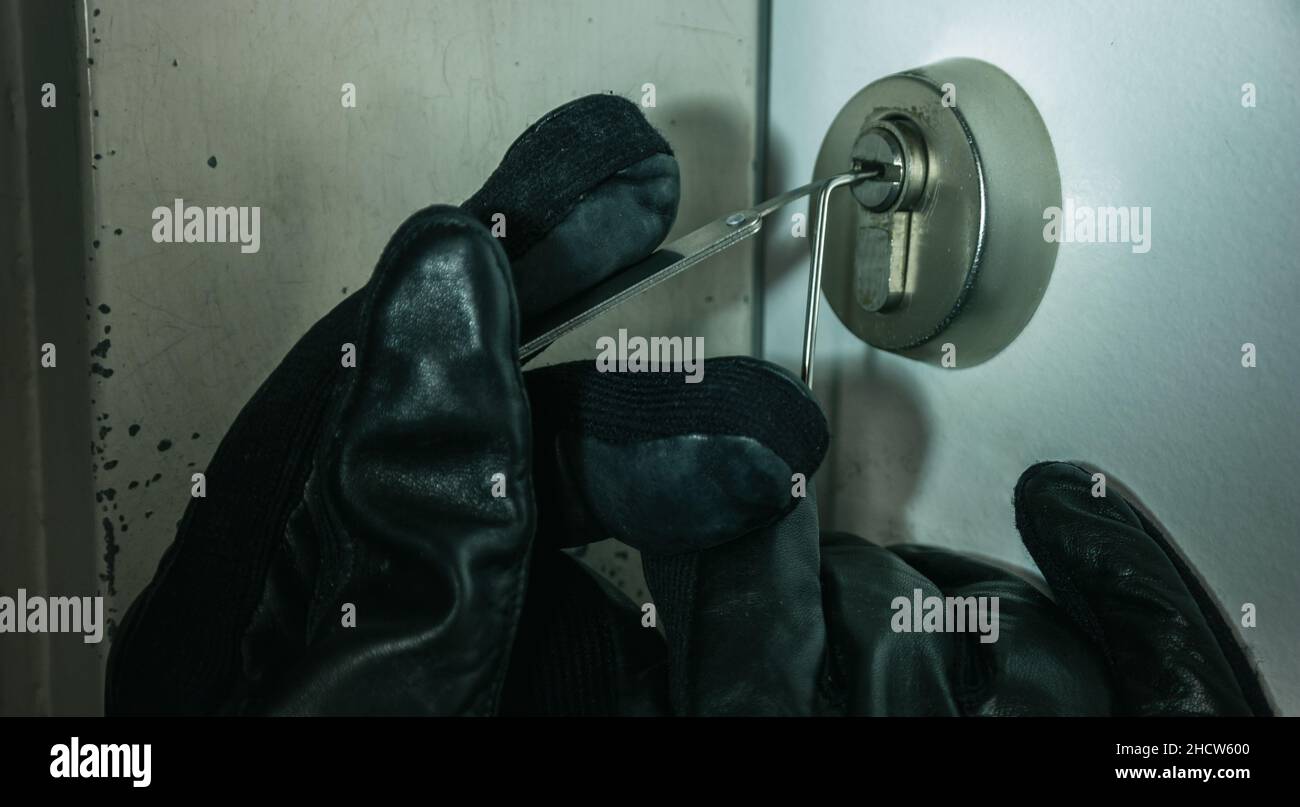 Picking lock hi-res stock photography and images - Alamy
