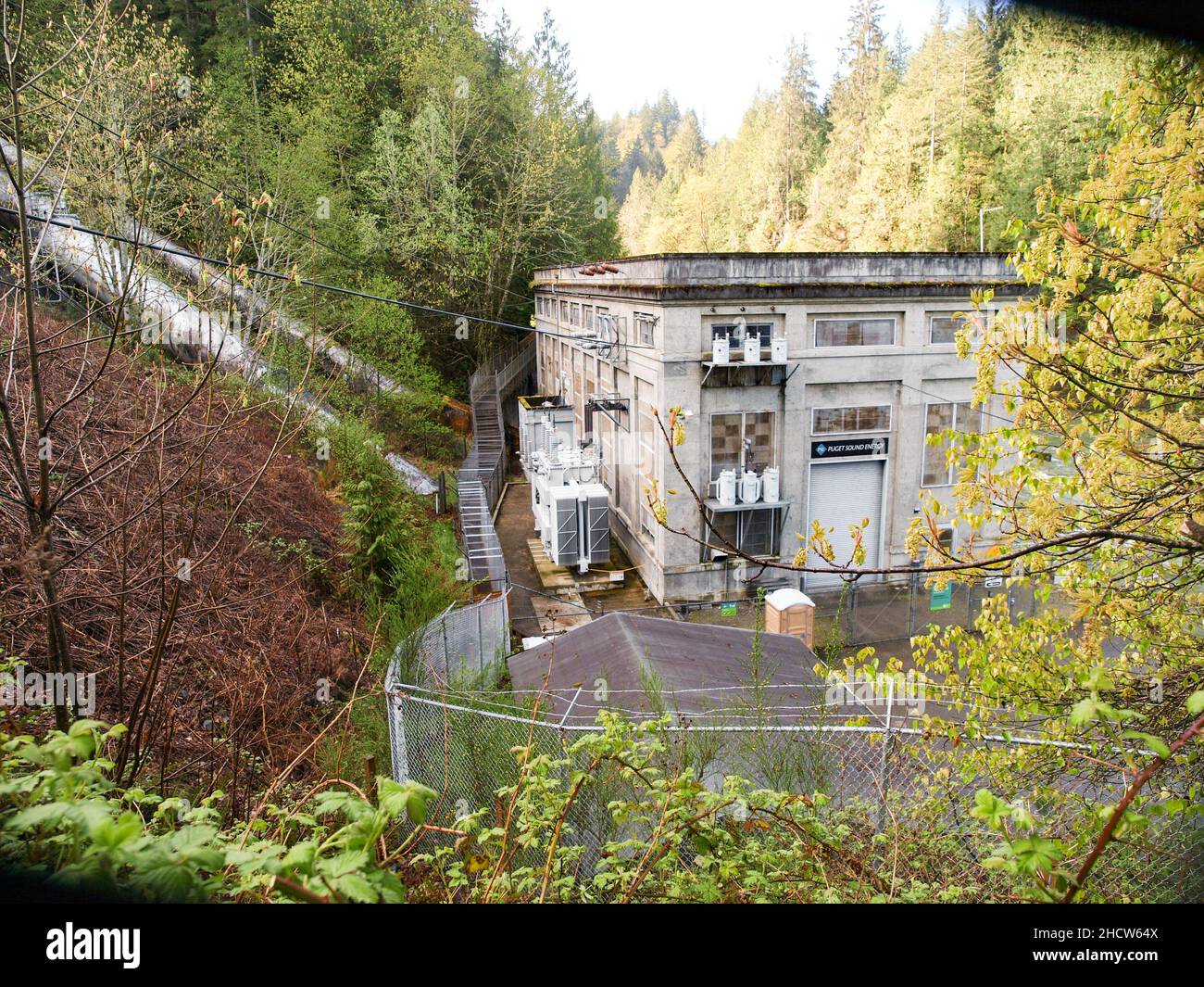 Hydro-electric powerhouse at Snoqualmie Falls Stock Photo - Alamy