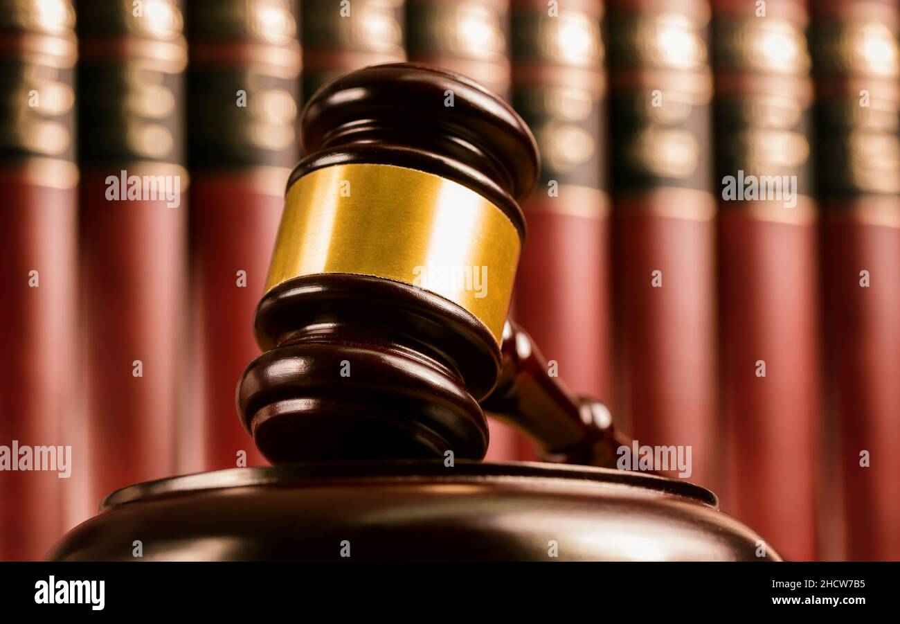 Judges gavel book scales hi-res stock photography and images - Alamy