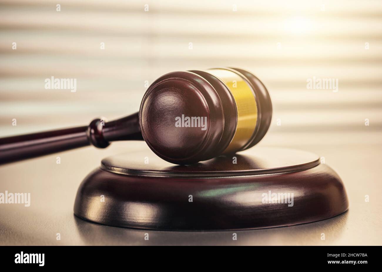 Judges table gavel hi-res stock photography and images - Alamy