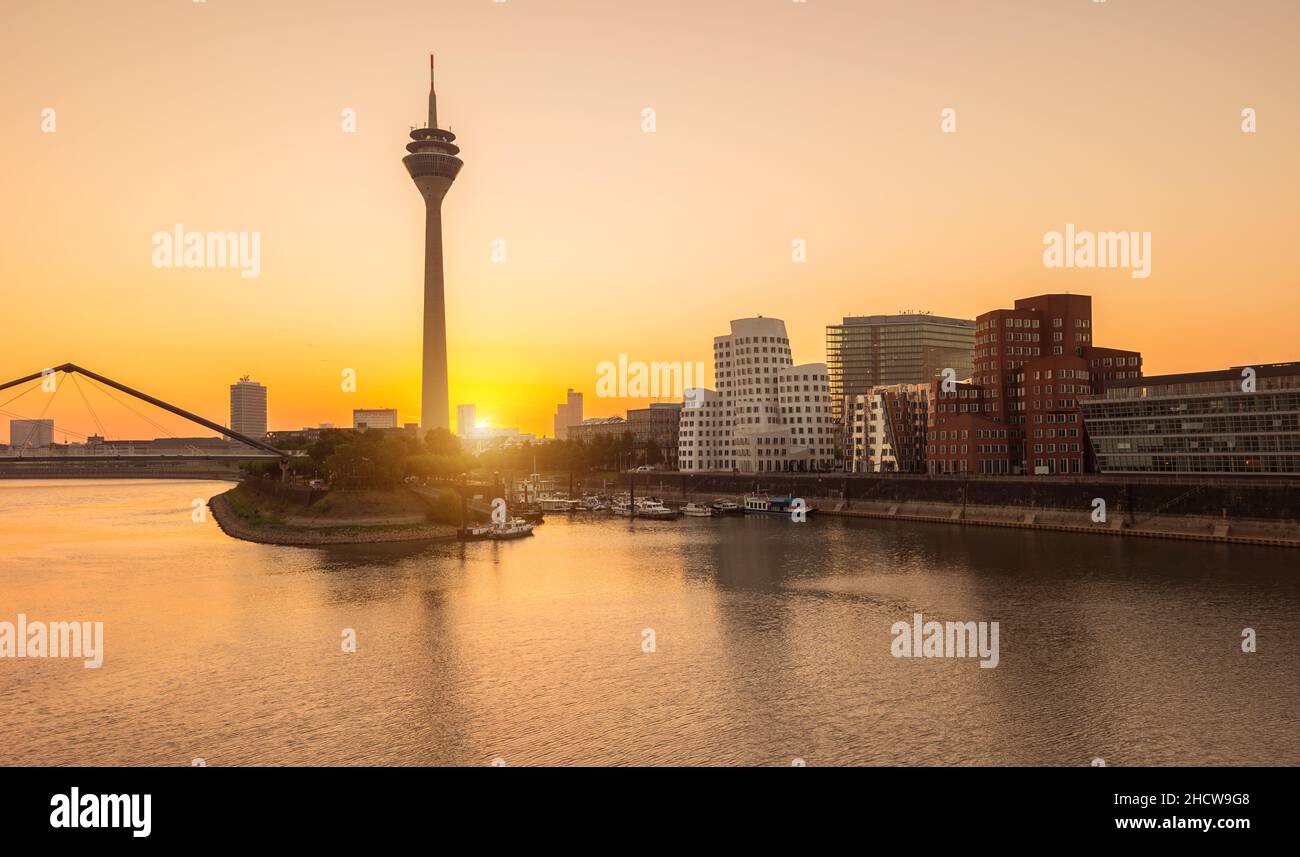 Medienhafen düsseldorf sun hi-res stock photography and images - Alamy