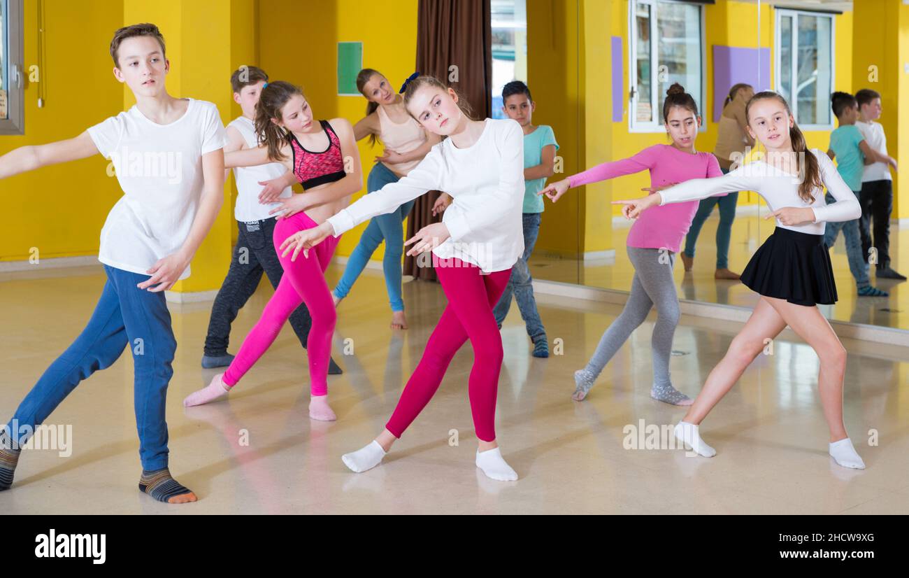 Tweens training in choreography class Stock Photo - Alamy