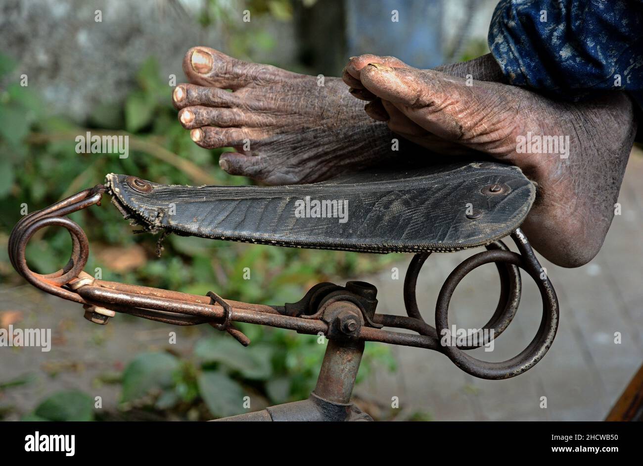 Kolkata rickshaw puller hi-res stock photography and images - Alamy