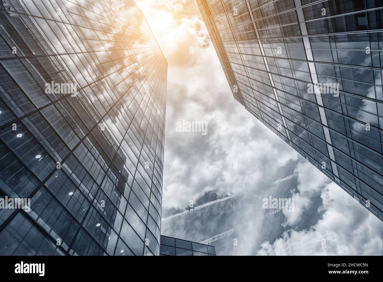 New apartment building from bottom hi-res stock photography and images ...