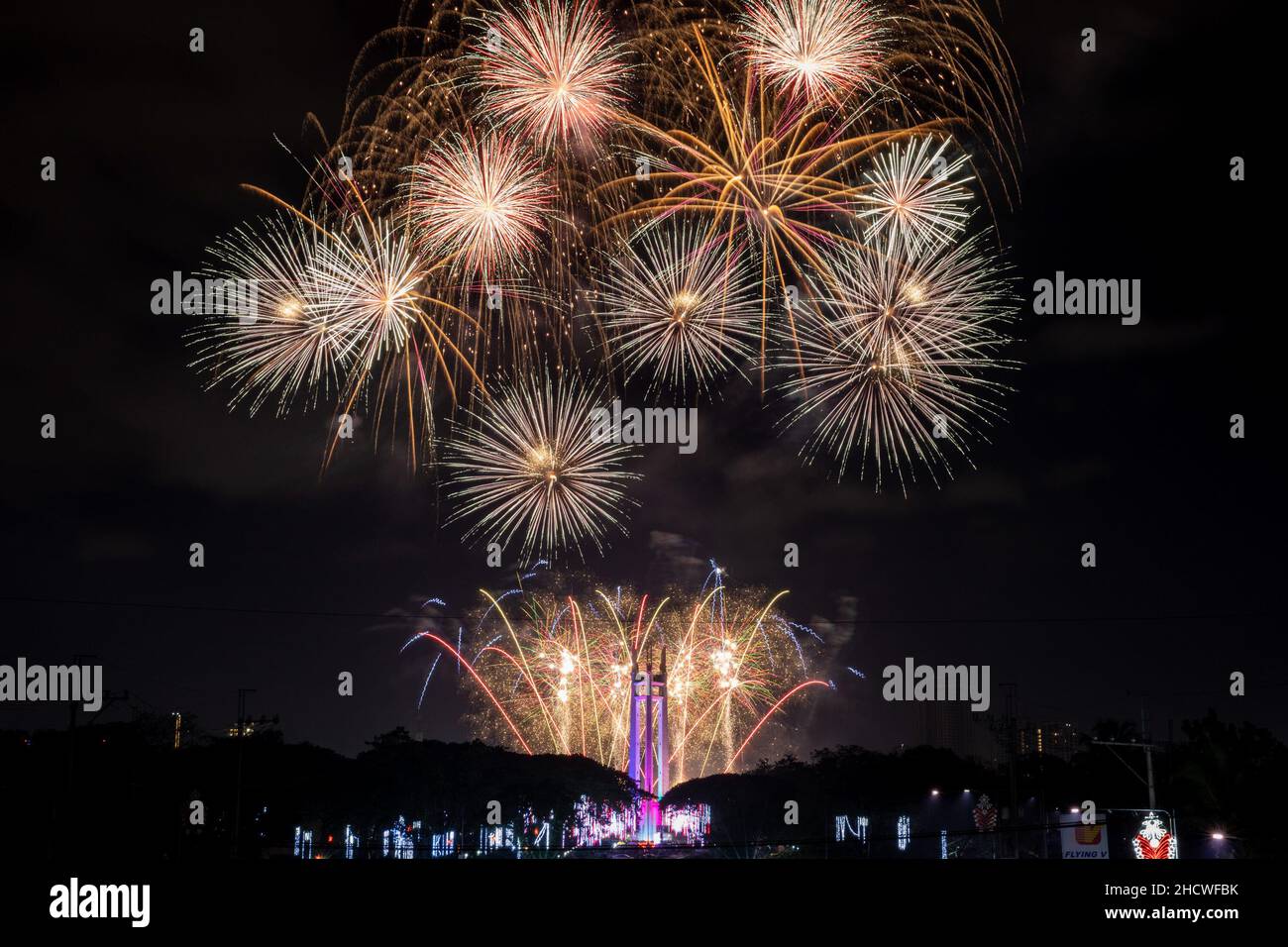 Manila, Philippines. January 1st, 2022. A fireworks display lights up ...