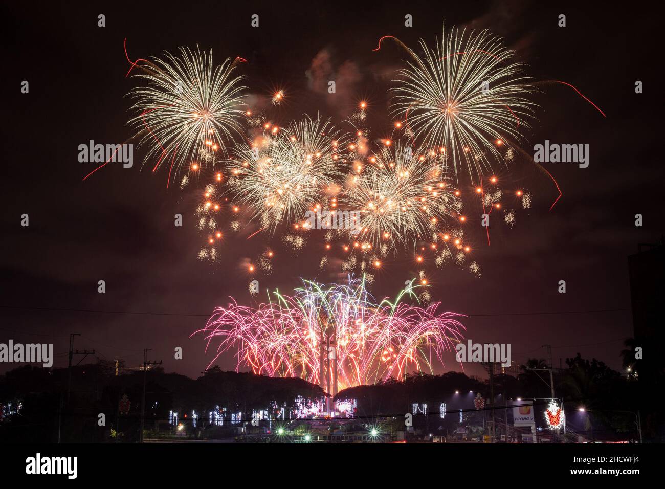 Manila, Philippines. January 1st, 2022. A fireworks display lights up ...
