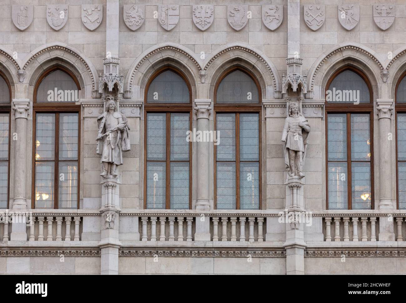 Windows and sculptures of the Hungarian Parliament Stock Photo - Alamy