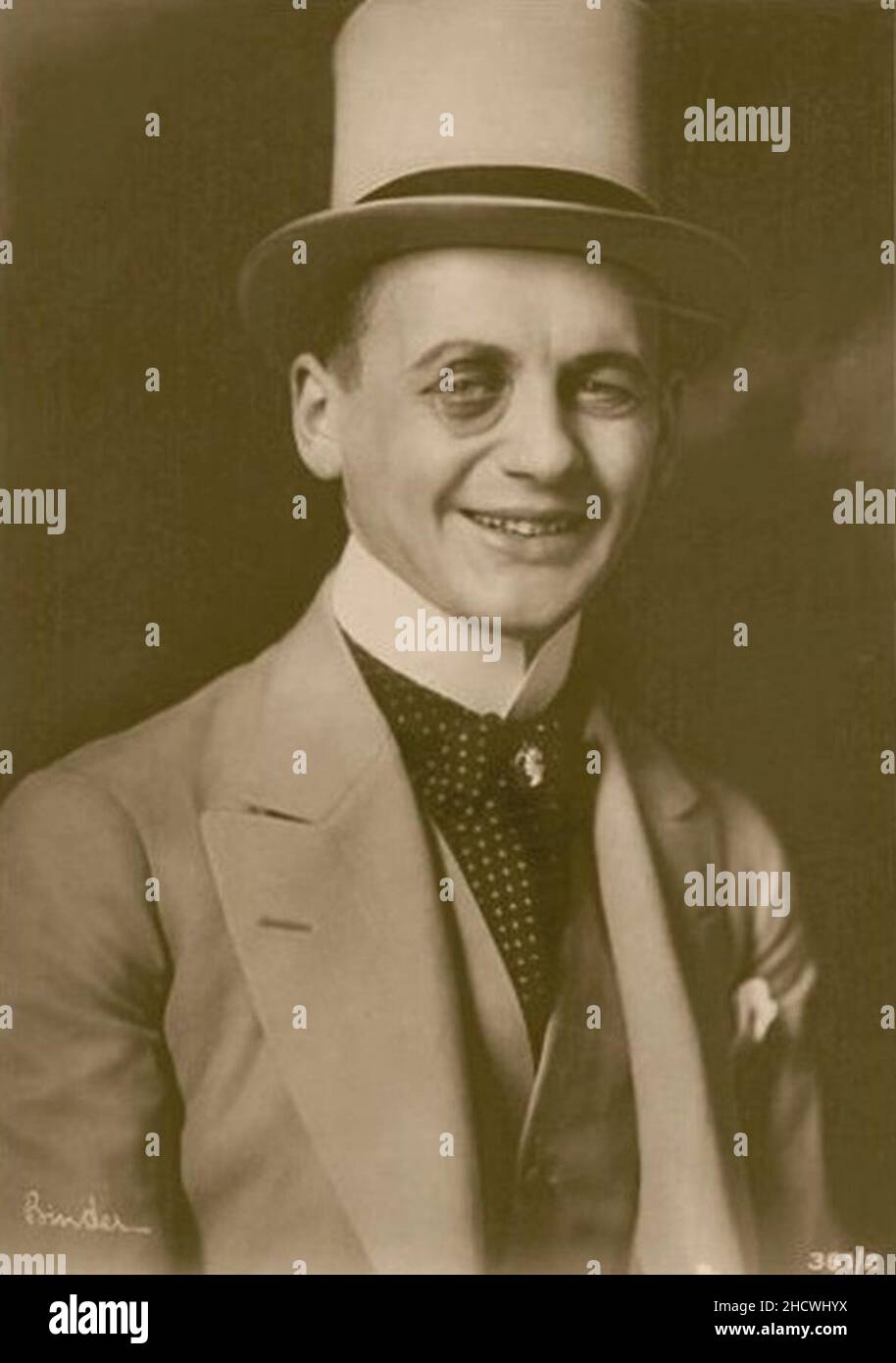 Reinhold Schünzel um 1921 by Alexander Binder Stock Photo - Alamy