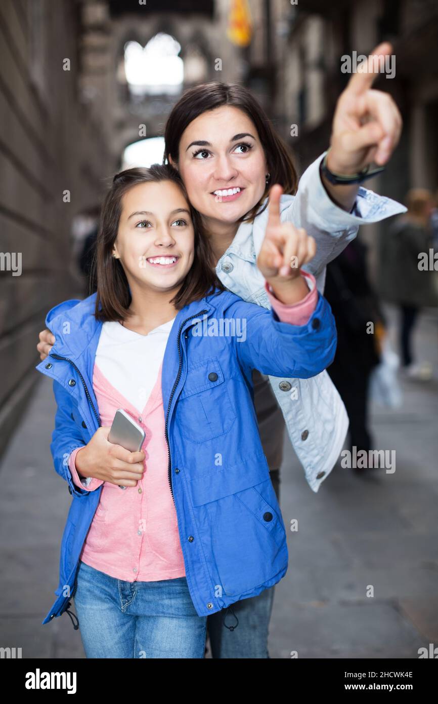 13 family tour hi-res stock photography and images - Alamy