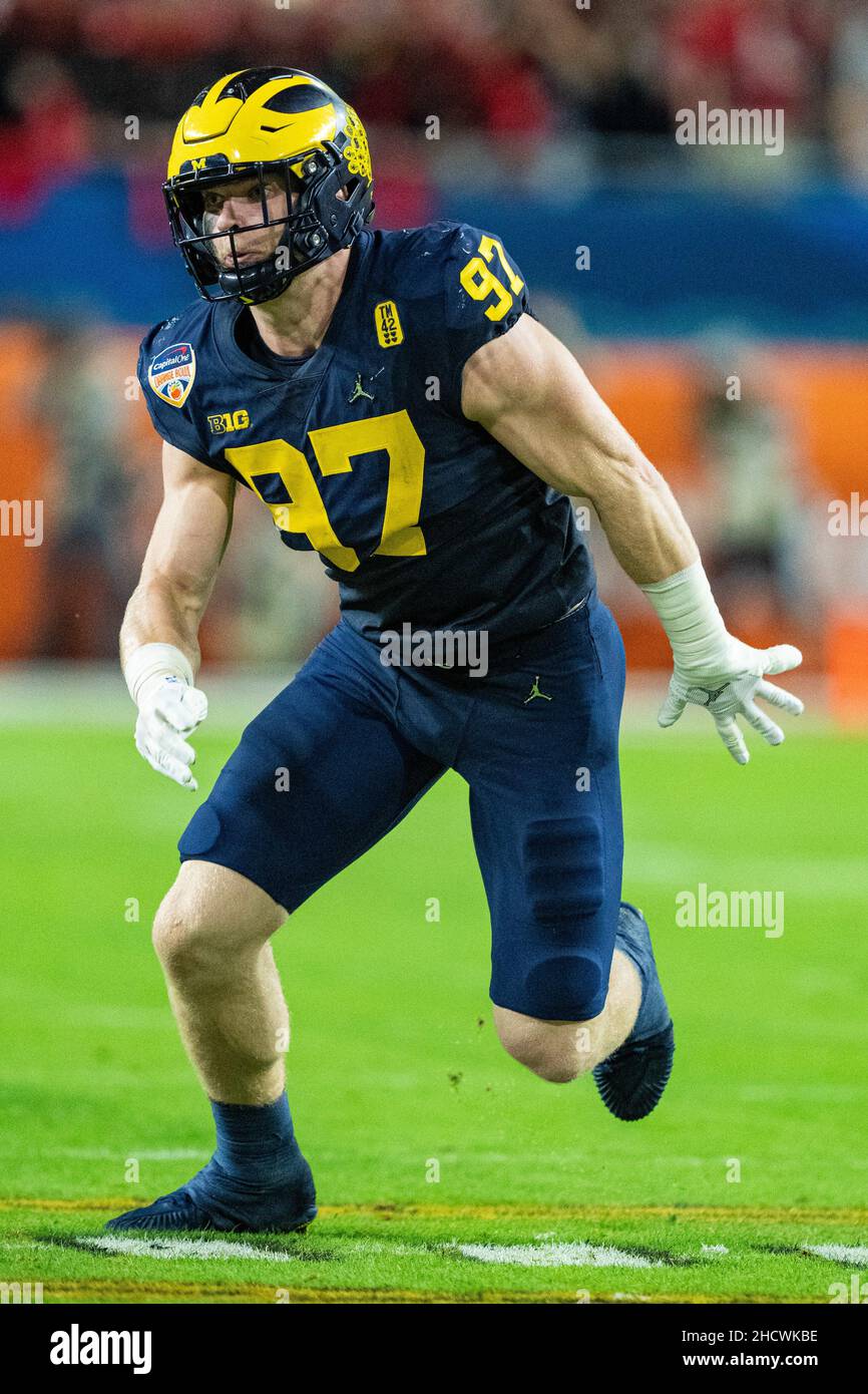 Michigan Wolverines defensive end Aidan Hutchinson (97) plays during ...