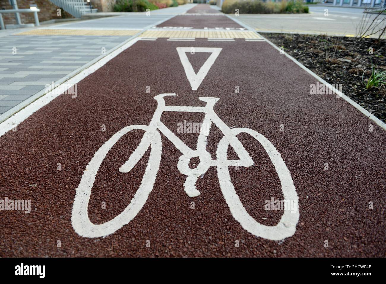 Cambridge, UK, England, 01-01-2022. Warning sign on public cycle way ...