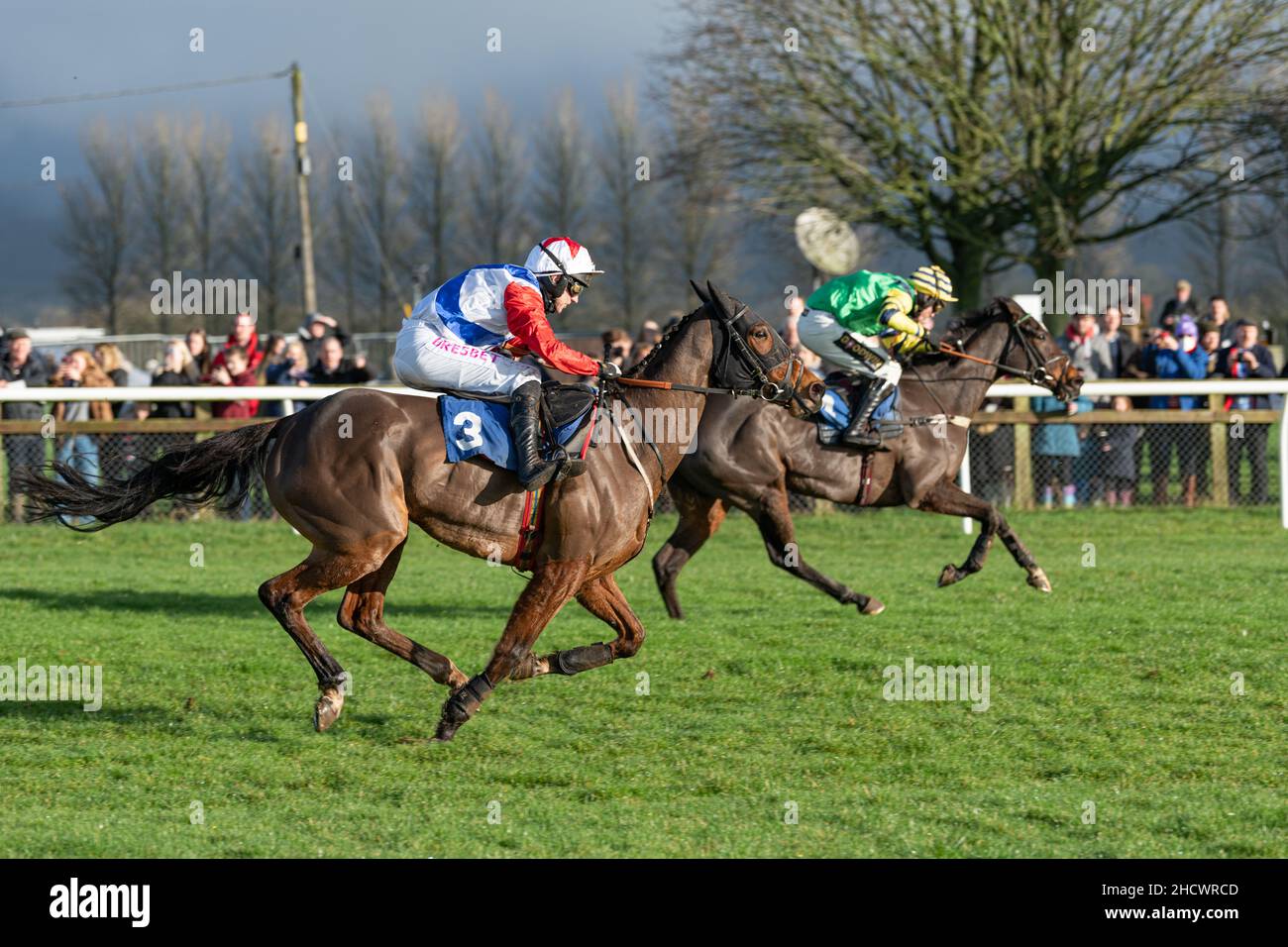 Novice hurdles race hi-res stock photography and images - Alamy