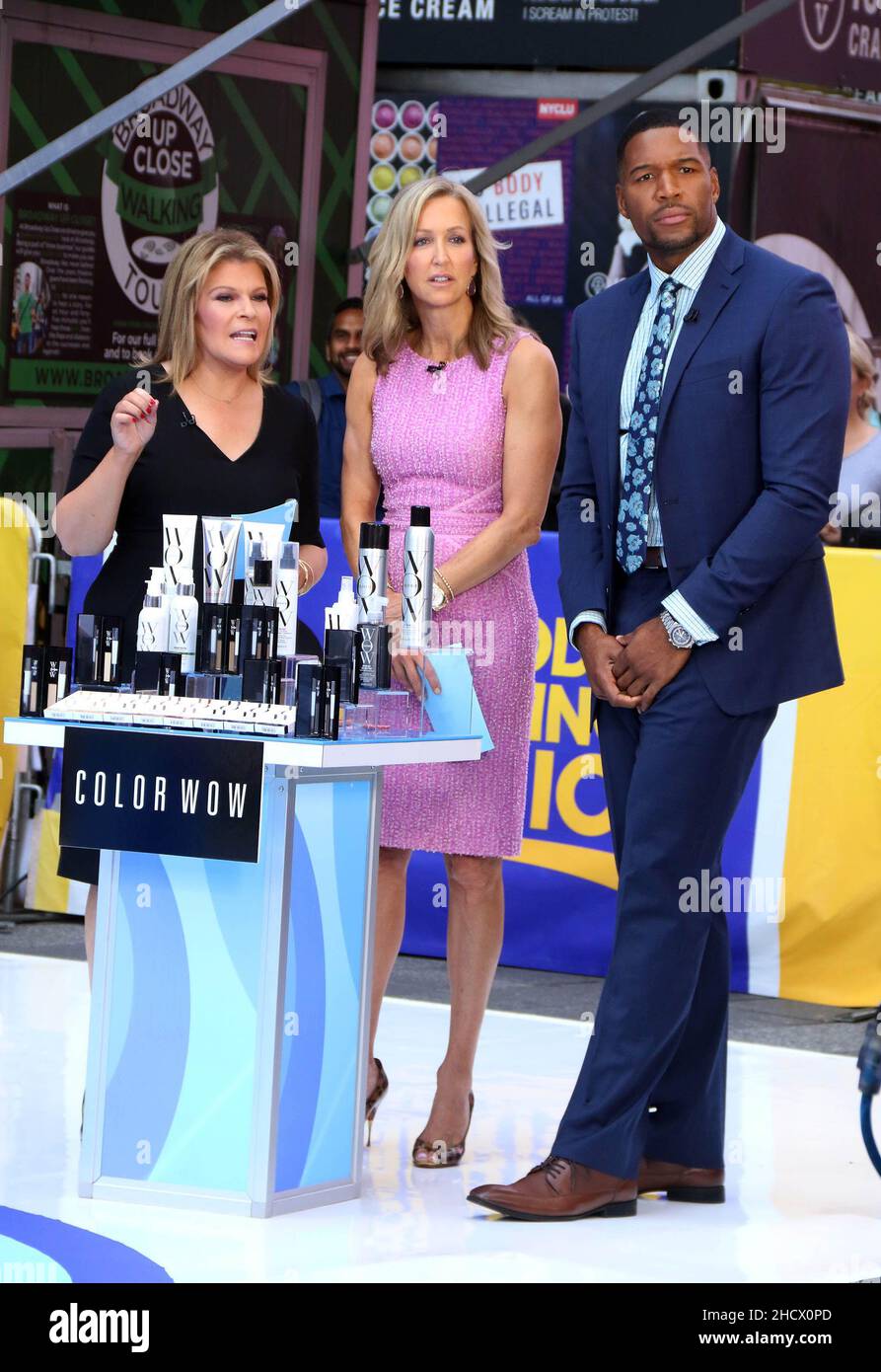 Amy robach and lara spencer hi-res stock photography and images - Alamy