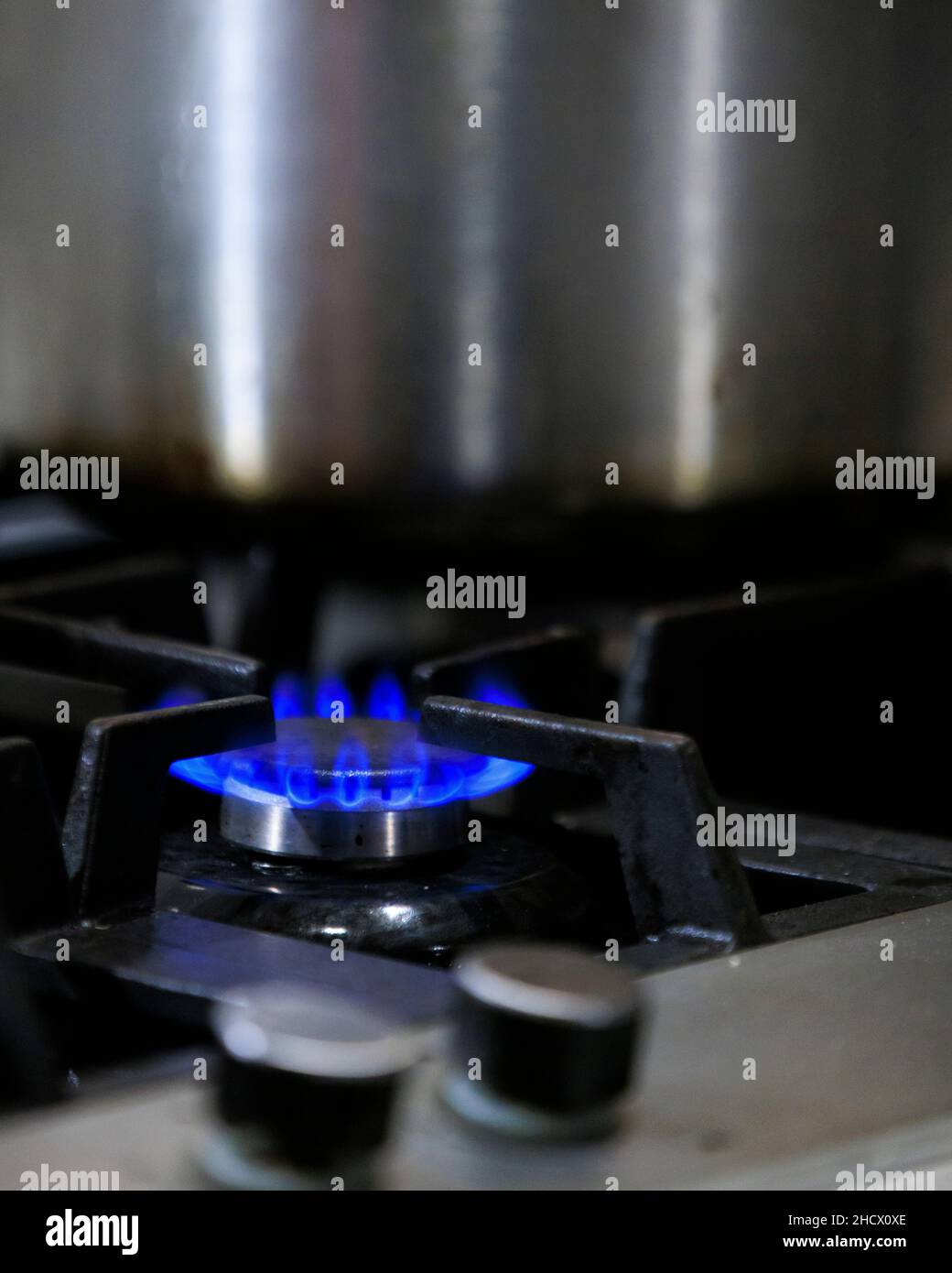 Gas ring burner in a domestic kitchen Stock Photo - Alamy