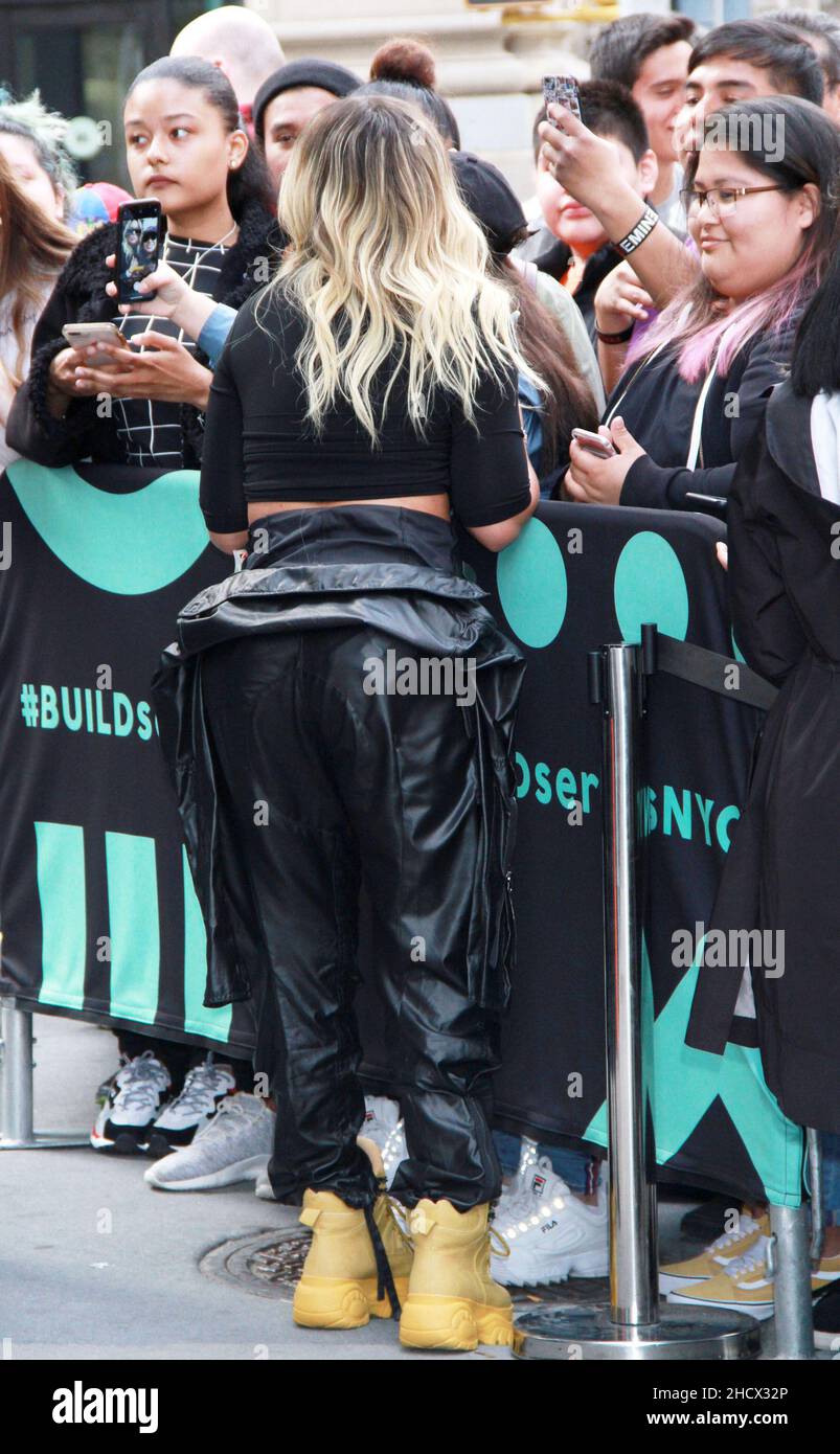 New York - NY - 20190419-Karol G Taking Selfies With Fans at Build ...