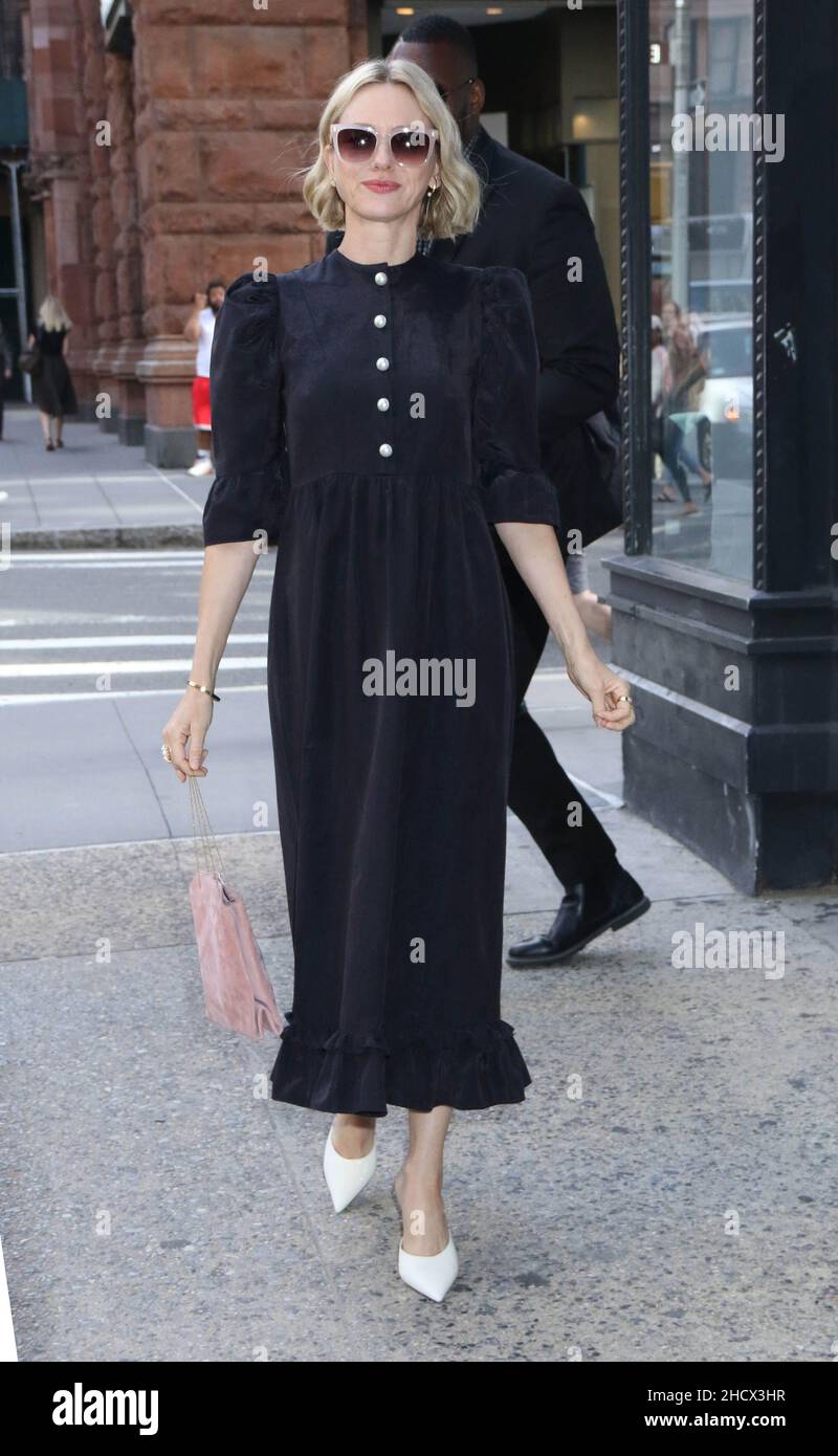 Sienna miller and naomi watts hi-res stock photography and images - Alamy