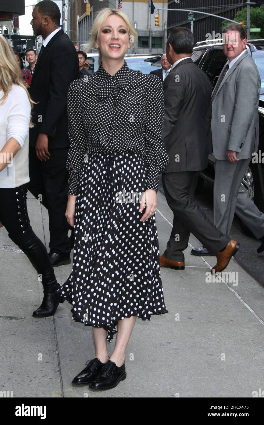 New York - NY - 20190516 The cast of Big Bang Theory arrive at The Late ...