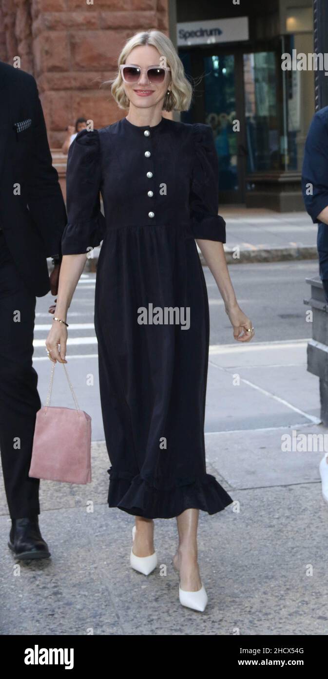 Sienna miller and naomi watts hi-res stock photography and images - Alamy