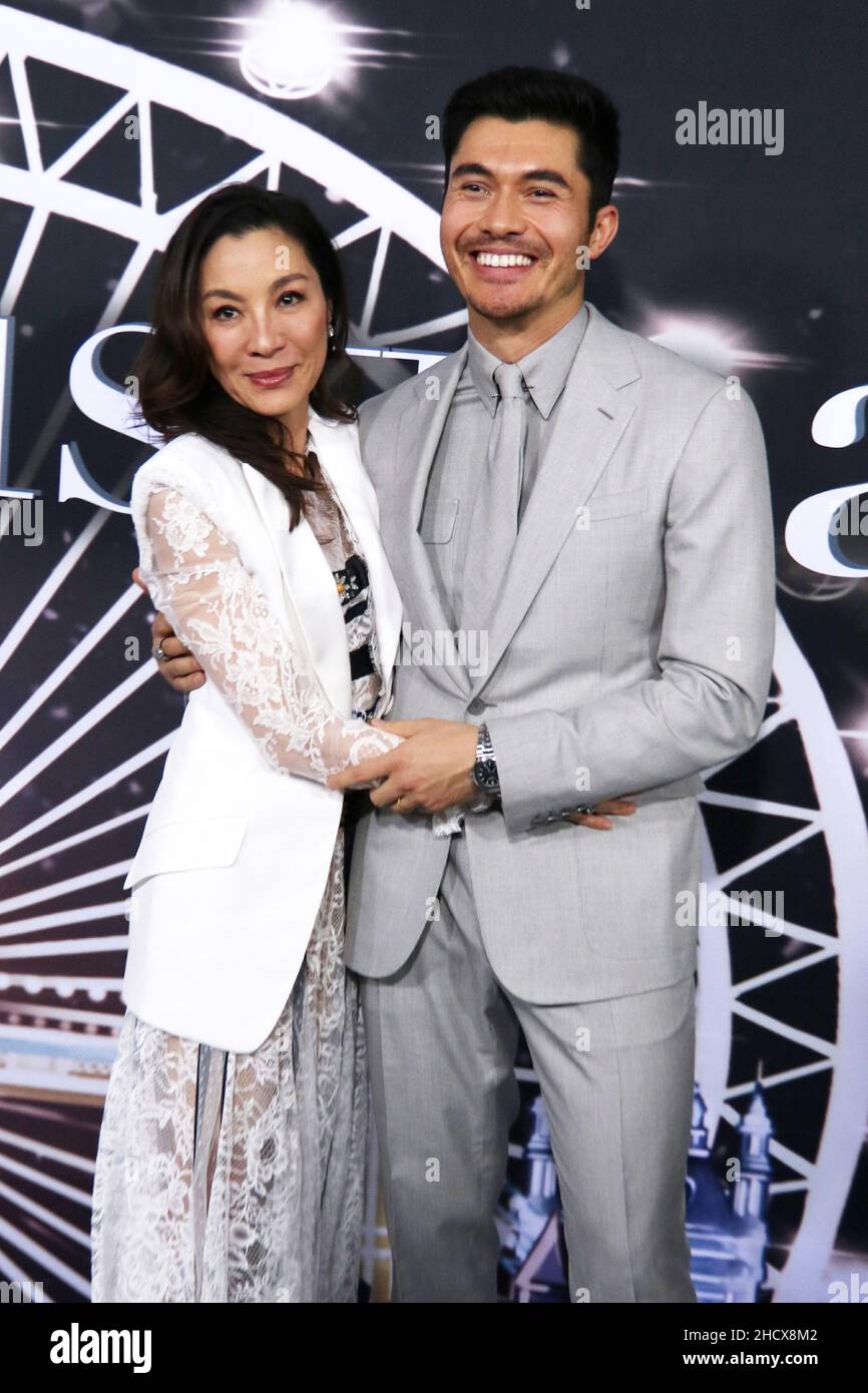 New York - NY - 20191029 Celebrities pose for pictures as they arrive ...