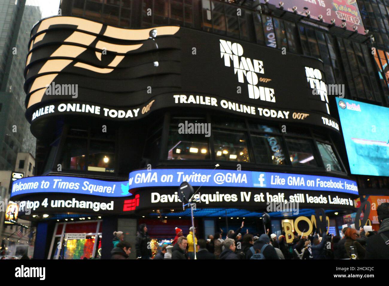 New York - NY - 20191204 James Bond Billboard Debuts in Times Square ...