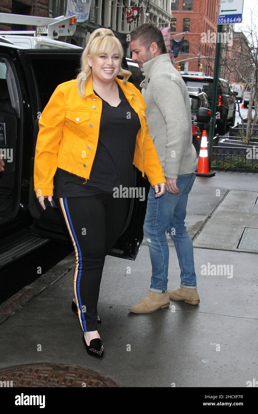 New York - NY - 20190208 Rebel Wilson and Liam Hemsworth arrive to the ...